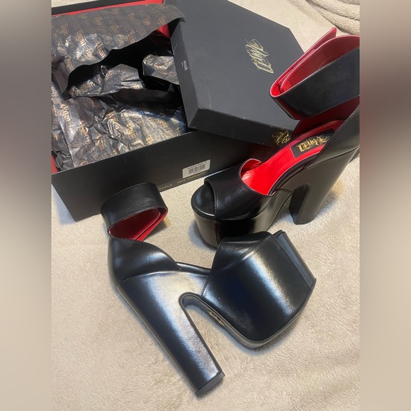 Kat Von D | Shoes | Kat Von D Destroyer Mega Platform Size 8 | Poshmark